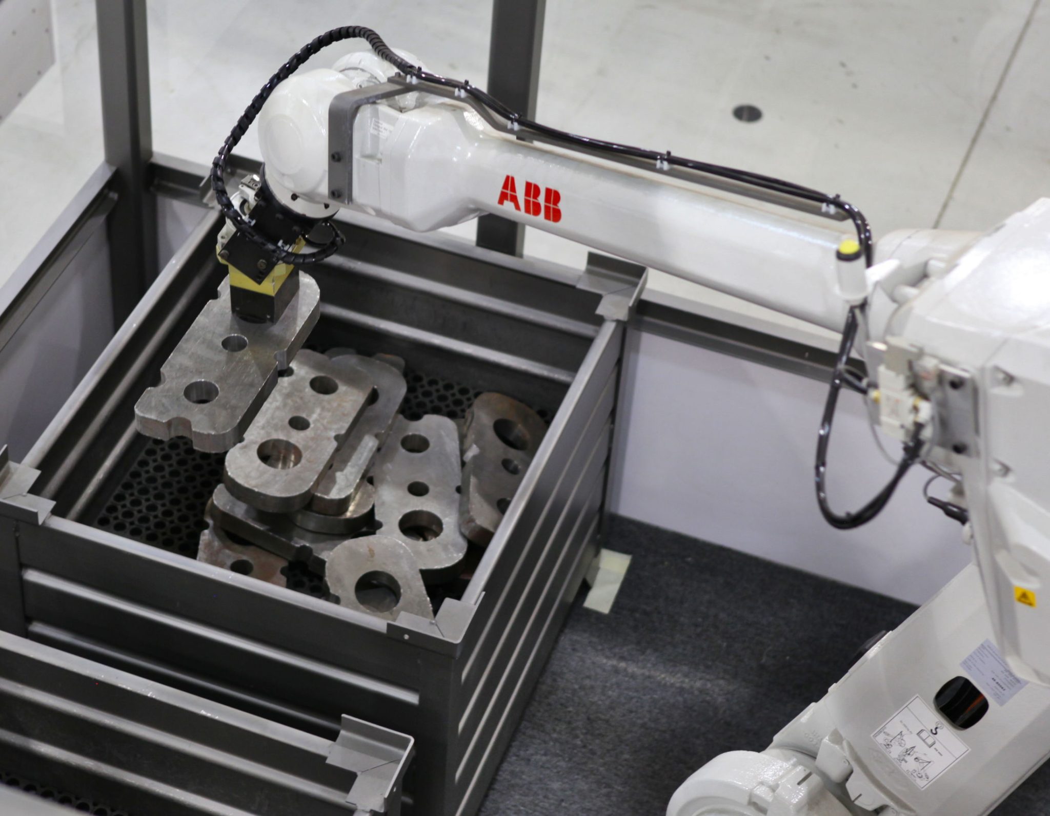 Bin Picking Automation | Midwest Engineered Systems